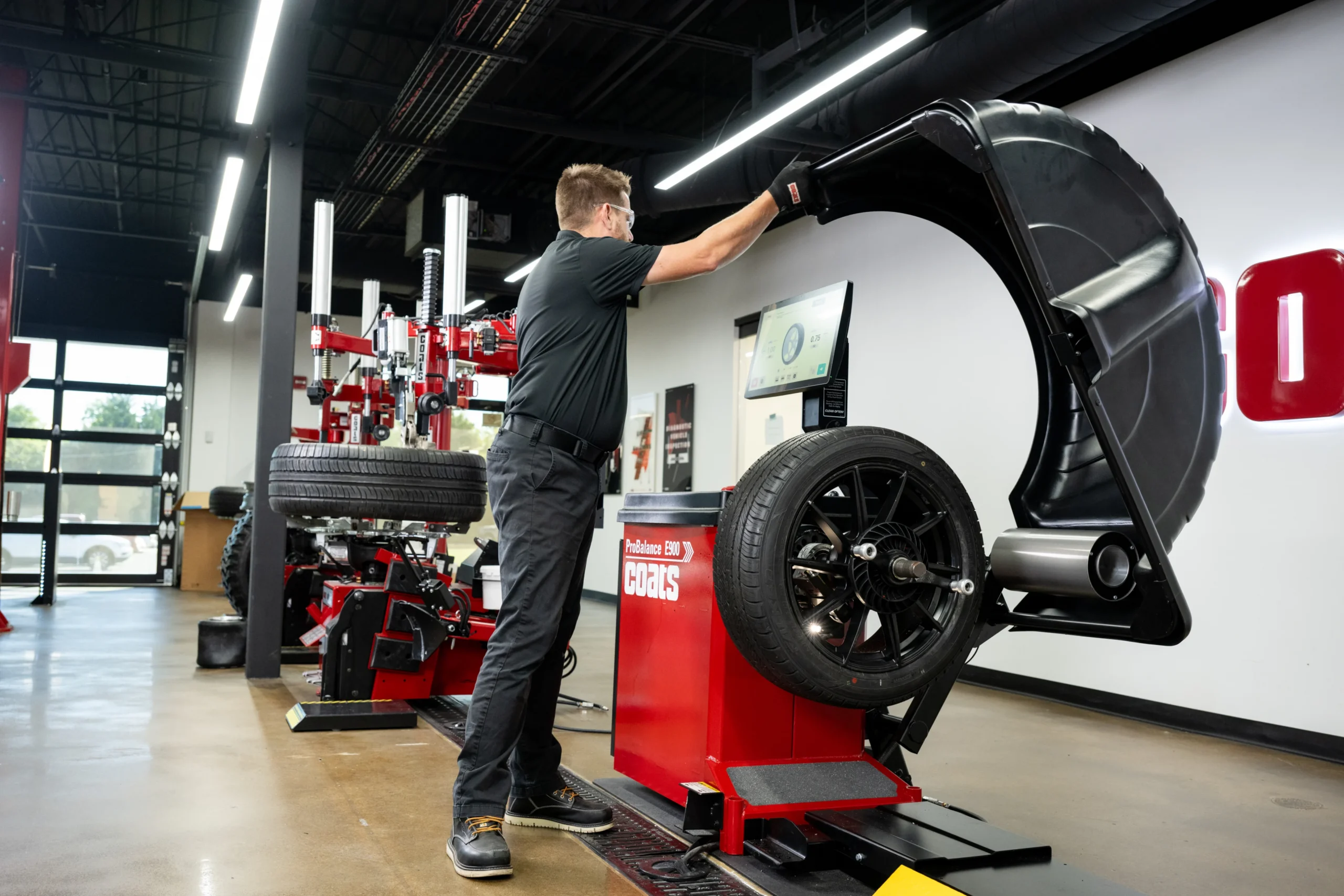 Coats Maxx Service Four Post Lifts | 15K–33K Heavy Duty 4 Post ...